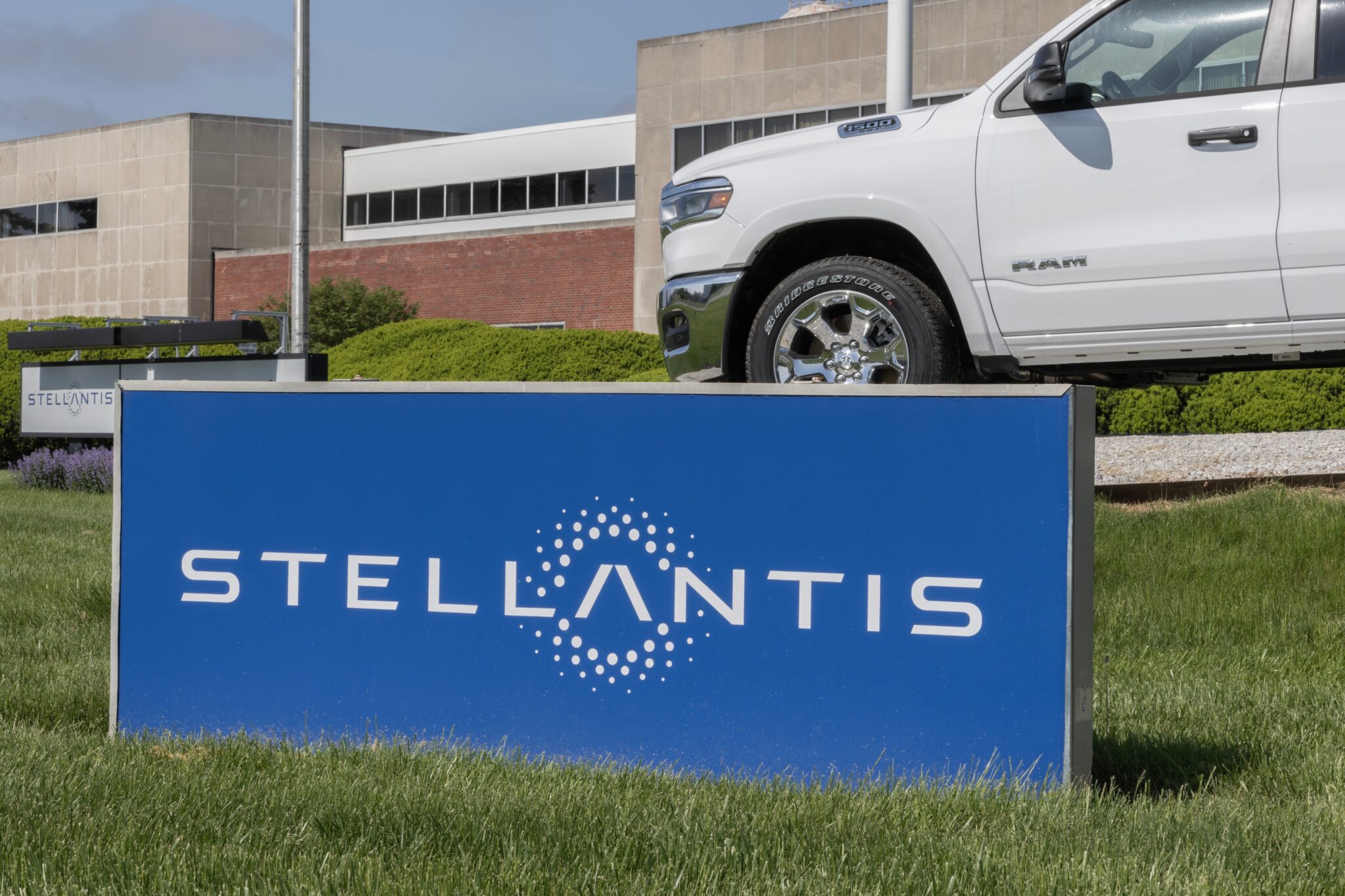 LaborPains.org | The Failed UAW Contract With Stellantis
